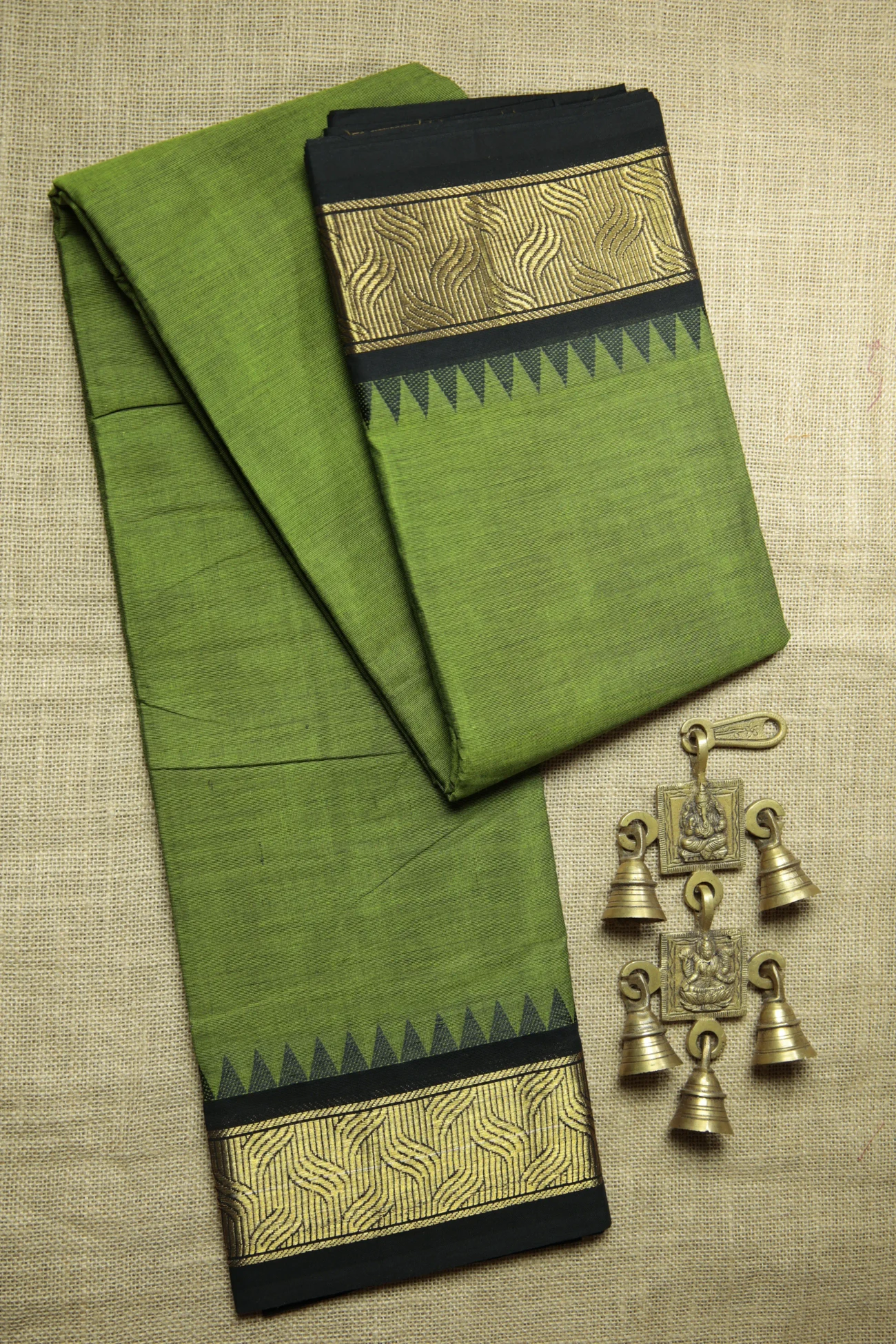Buy Dark Green Temple 🛕 Malarkodi Saree